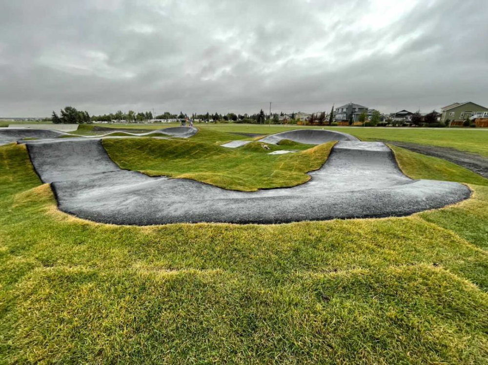 Pump Track | Skateparktour.ca