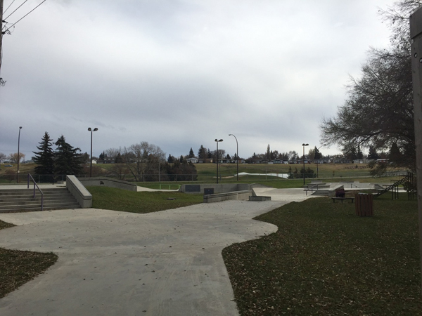 Kiwanis SK8 Park * Swift Current SK | Skateparktour.ca